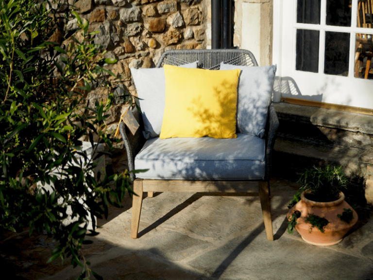 Comfortable Couch in The Garden Ideas - SimDreamHomes